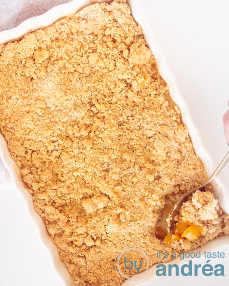 Apple Peach Crumble - By Andrea Janssen