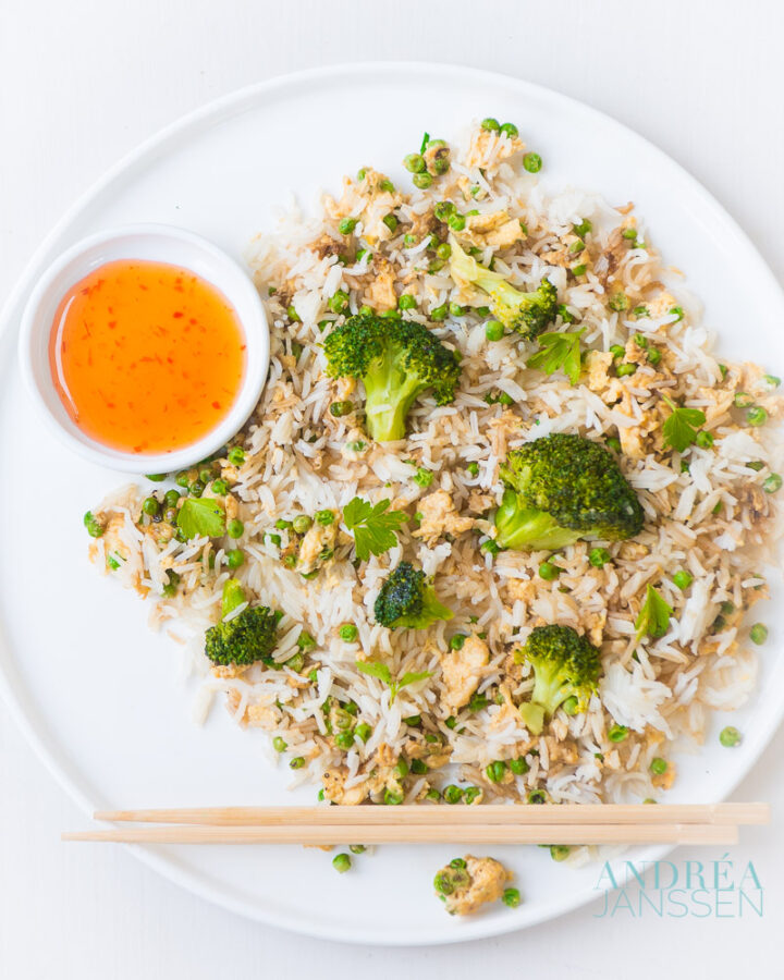 Fried rice with egg and garlic broccoli - By Andrea Janssen