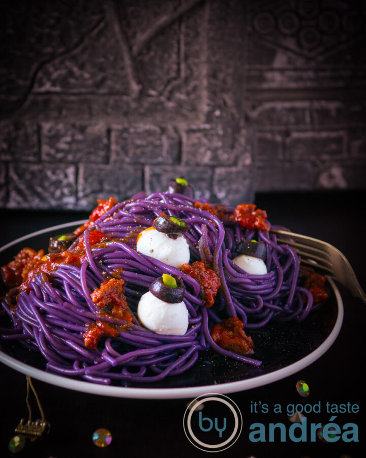 Scary Spaghetti Bolognese Recipe, Halloween Style - By Andrea Janssen