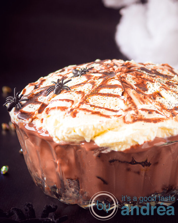 Halloween Trifle with Oreo and Brownies - By Andrea Janssen