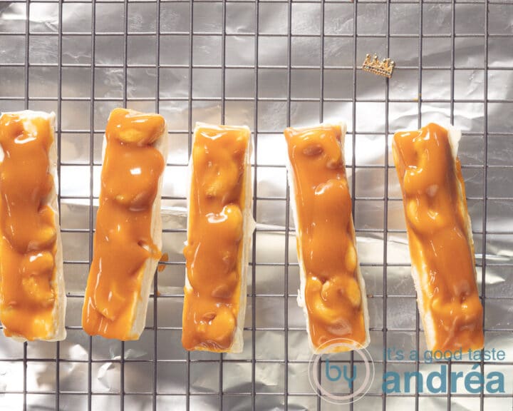 Snickers candy bar recipe - By Andrea Janssen