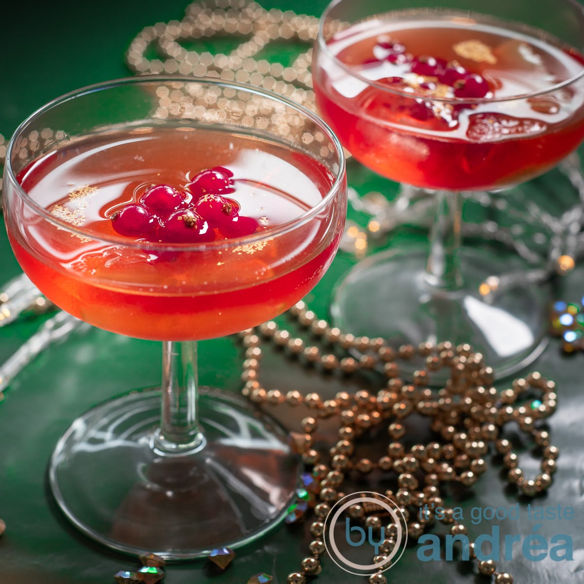 Red currant cosmopolitan cocktail recipe - By Andrea Janssen