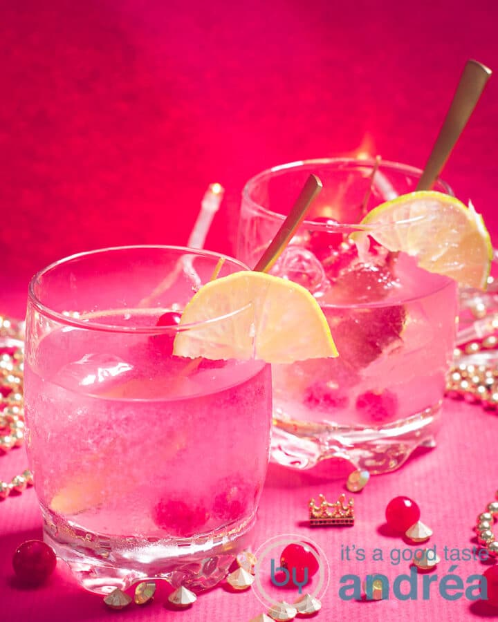 Red currant Caipirinha cocktail {easy recipe} - By Andrea Janssen