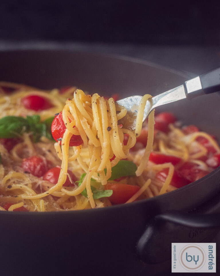 Creamy One-Pan Pasta with Fresh Ingredients - By Andrea Janssen