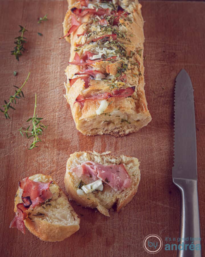Baguette with goat cheese, garlic and ham - By Andrea Janssen