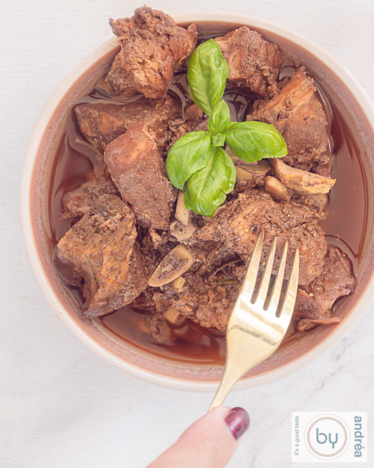 Peposo: Italian Slow-Cooked Beef in Red Wine - By Andrea Janssen